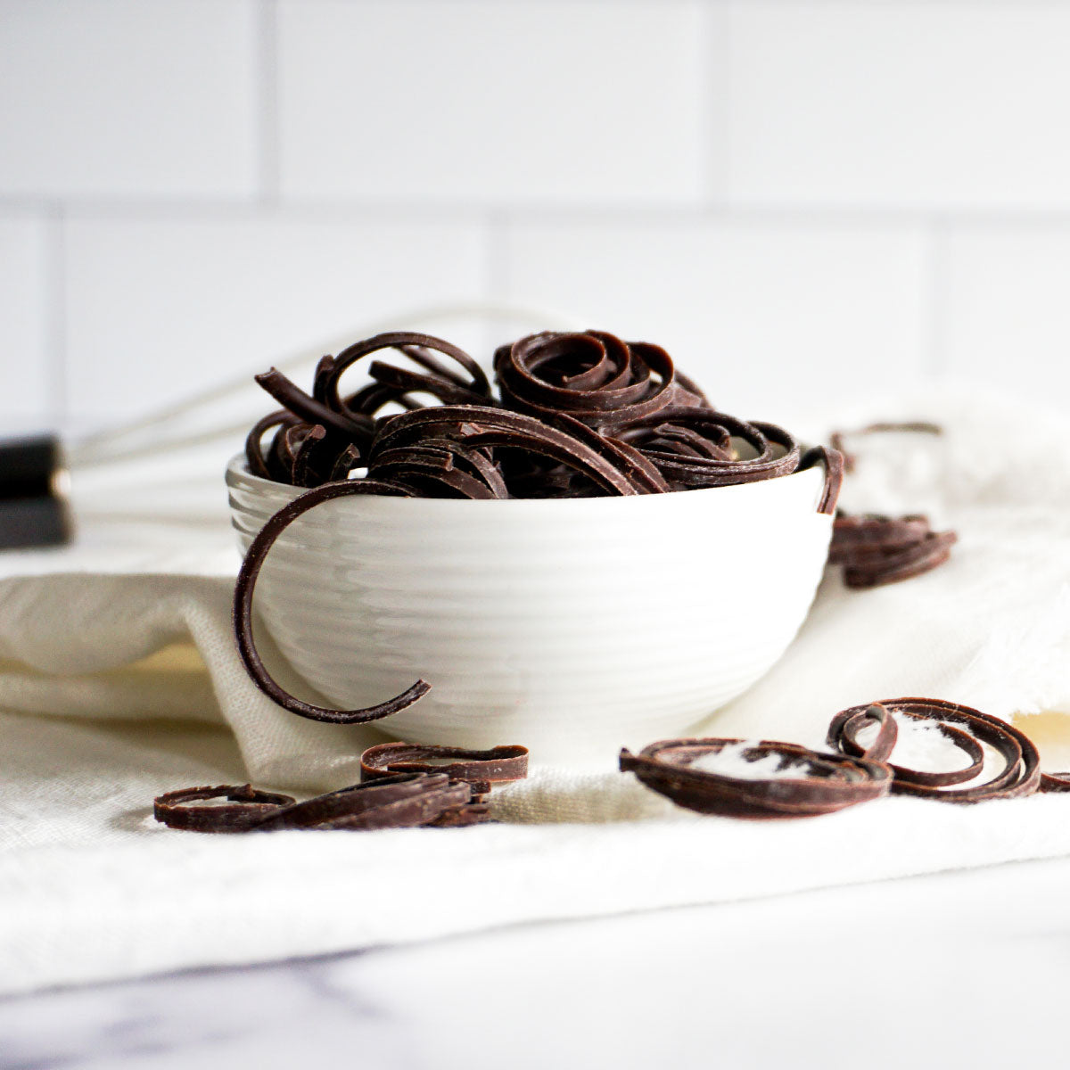 Dark Chocolate Spaghetti Shavings for Cake Decorating — ifiGOURMET ...